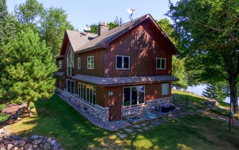 Enjoy the Finest Lakefront Property Michigan has to Offer!